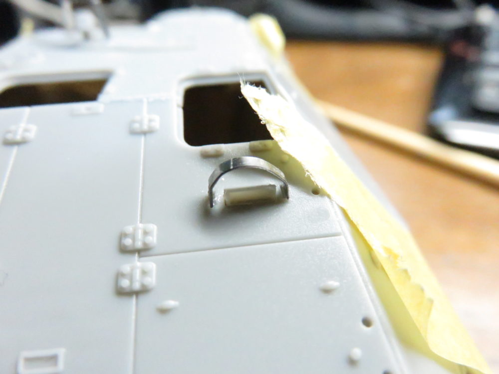 今日は「ヘッツァー」の戦闘室を組み立てた