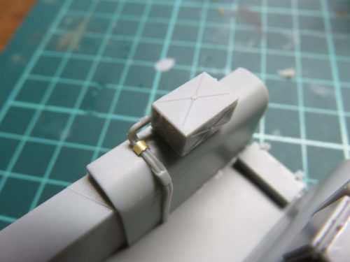 フラックワーゲンの高射砲「8.8cm Flak41」を組み立ててます