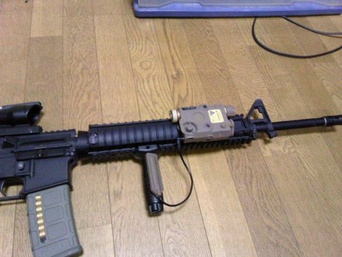 「AN/PEQ-15」をM4やM16A4に搭載してみた